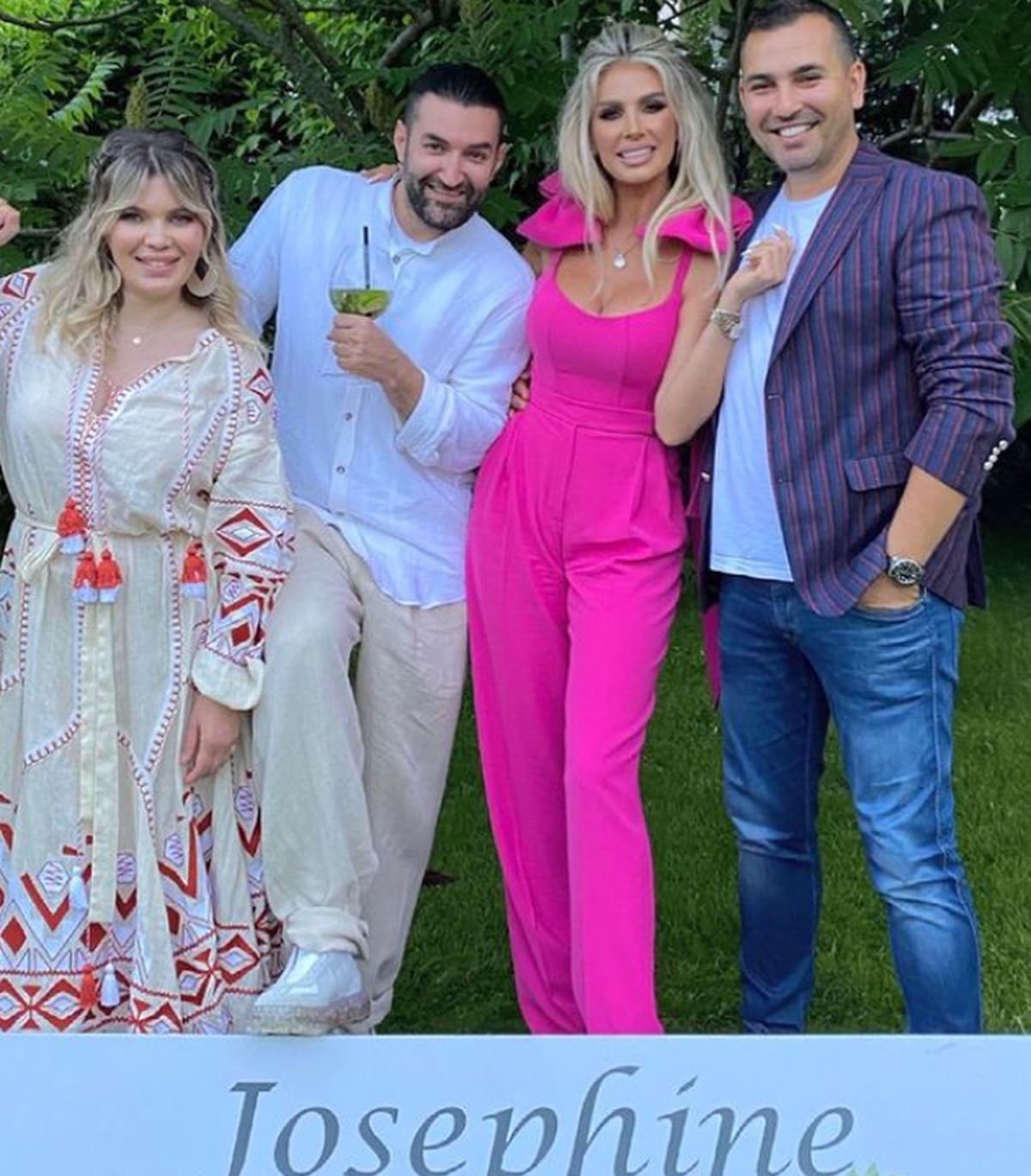 Ce ținute au purtat Smiley și Gina Pistol la botezul micuței Josephine ...
