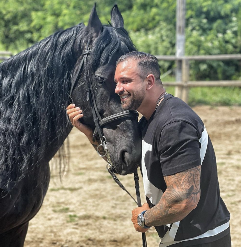 Exclusiv. Cine este Băiatul după care e topit Alex Bodi – Rețete și vedete Exclusiv. Cine este Băiatul după care e topit Alex Bodi – Rețete și vedete