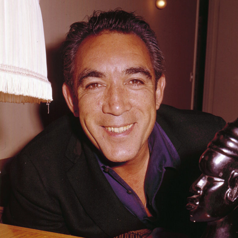 Anthony Quinn a făcut celebru dansul din Zorba, dar a jucat și horă ...