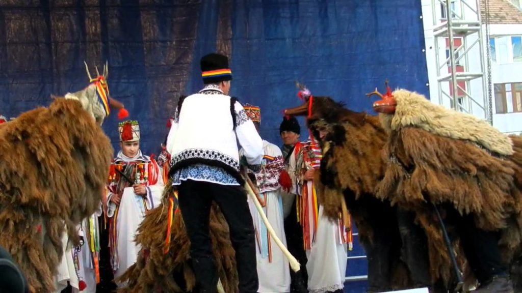 Tradiții de Crăciun și Anul Nou. Umblatul cu capra, ursul, plugușorul ...
