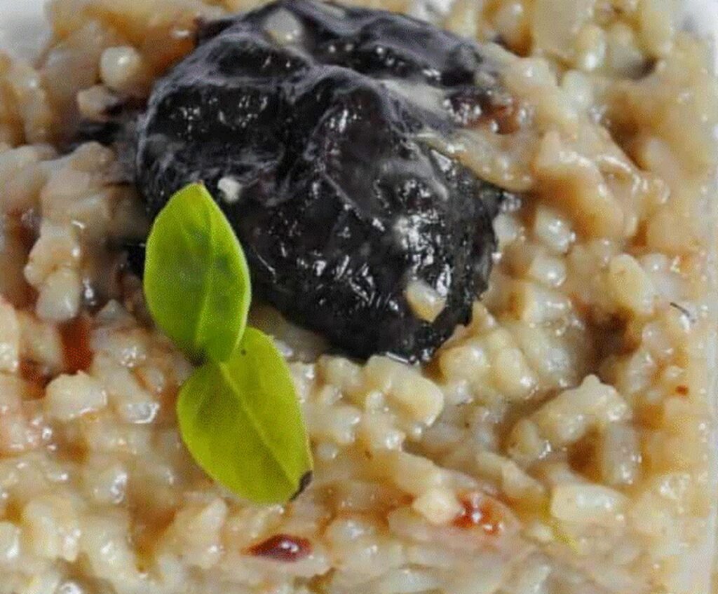 Orez cu prune uscate, mâncarea bunicii din Postul Paștelui. Iată trucul ...