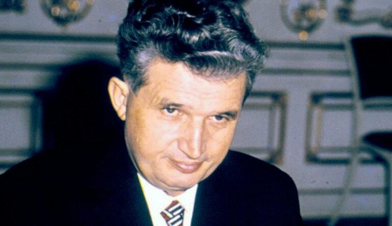 Imagini rare. Vaporul lui Ceaușescu inspirat din Egipt. Are sală de bal ...