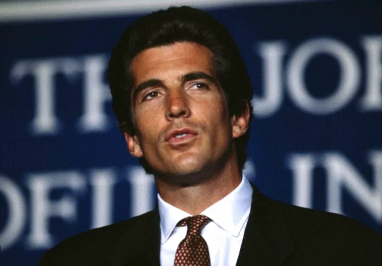 Ultimele momente de viață ale lui John F. Kennedy Jr, dezvăluite. Unde ...