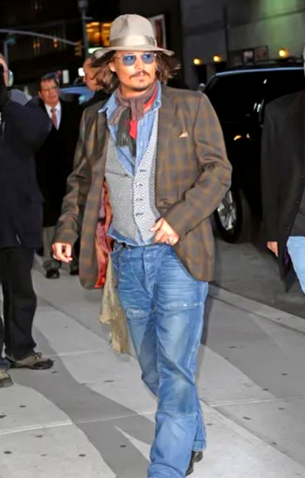 Excentricul Johnny Depp și pasiunile sale. Îi plac gândacii mari ...