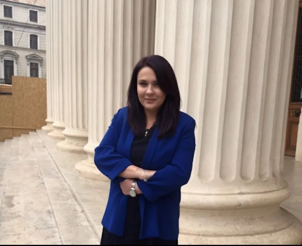 Laura Cosoi e însărcinată! Cum le-a dat vestea soțului și mamei ei ...