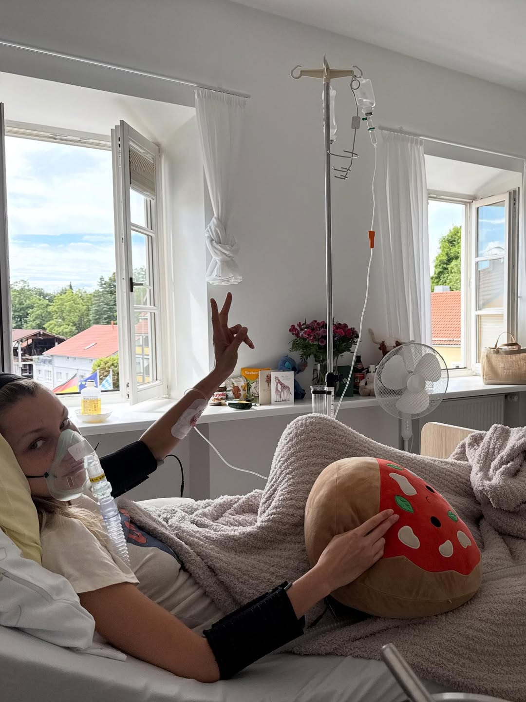 Boala provocată de căpușe a revenit, iar vedeta a ajuns la spital. Cât ...