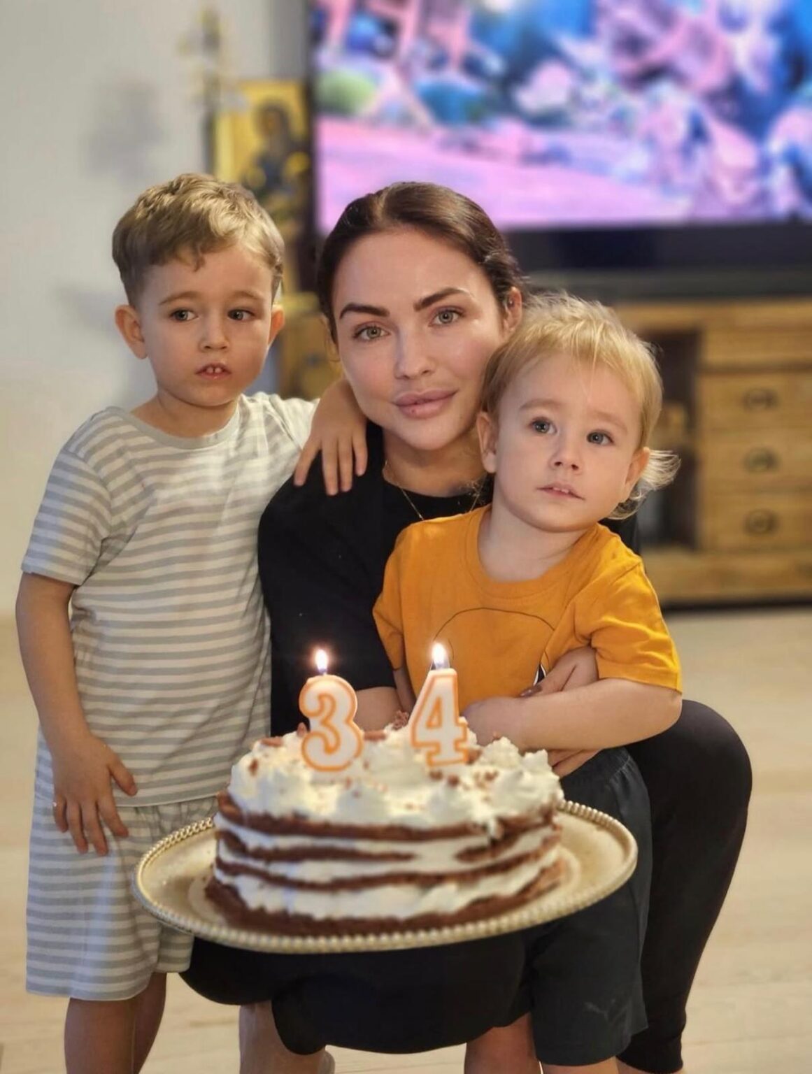 Corina Caciuc a împlinit 34 de ani. Cum arată după două sarcini și unde ...