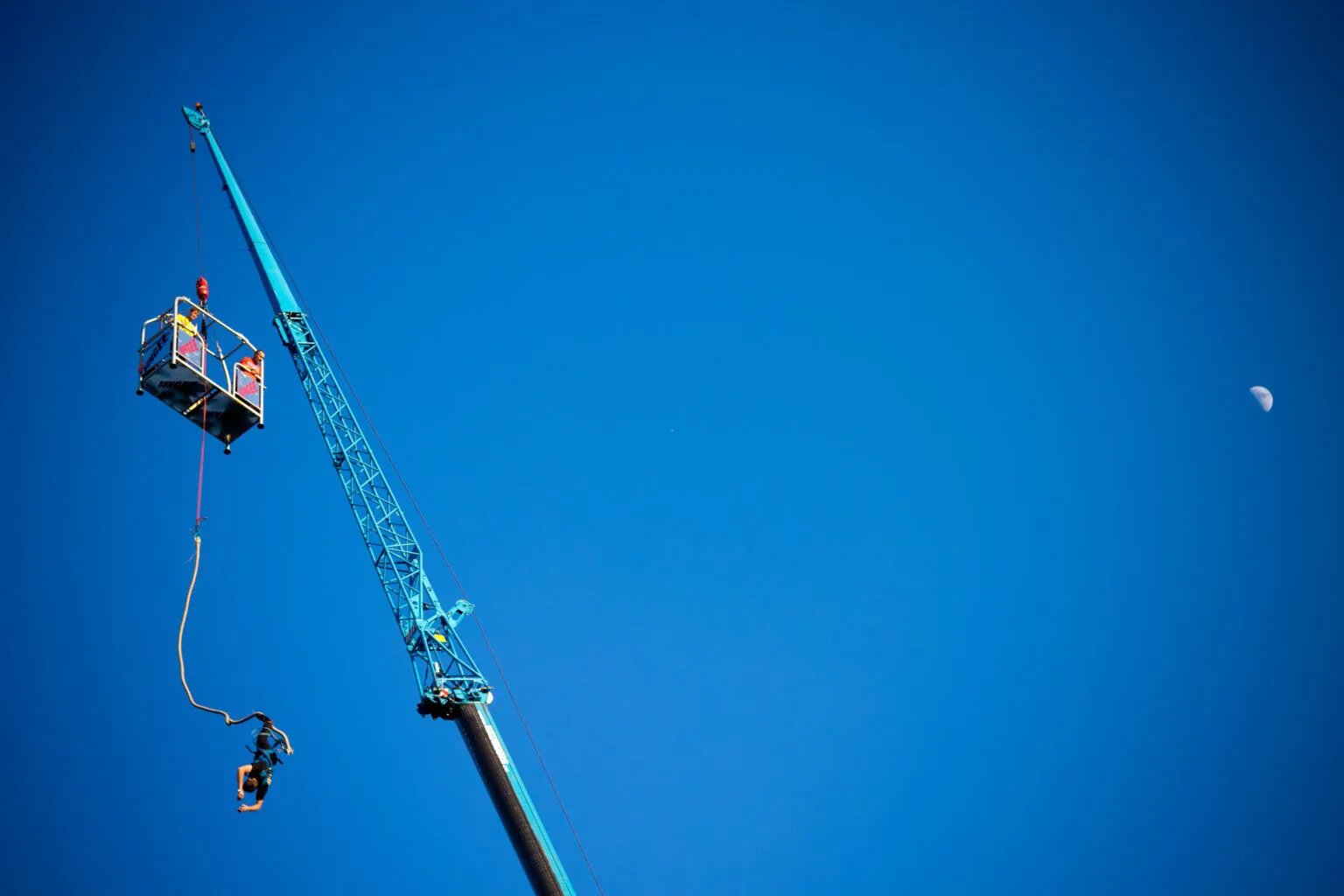 Moarte stupidă la bungee jumping! Ce au uitat organizatorii înainte să ...